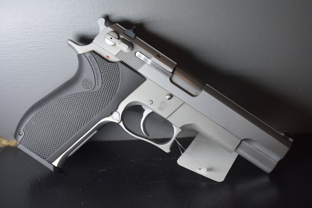 PRE-OWNED Smith & Wesson, Model 4506, 45ACP Pistol (U-TDC8584)